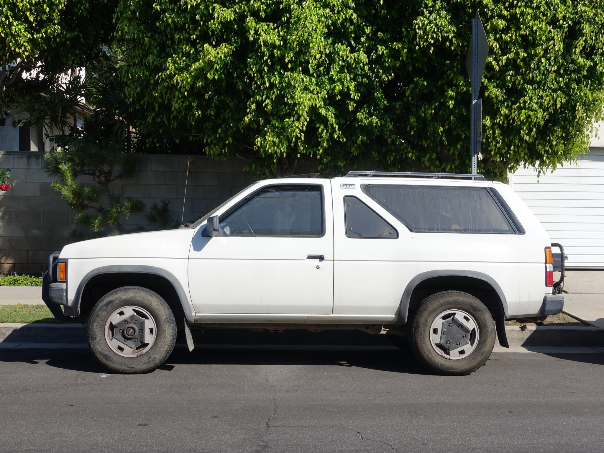 1988 Nissan Pathfinder SE V6 – Roadside Rambler